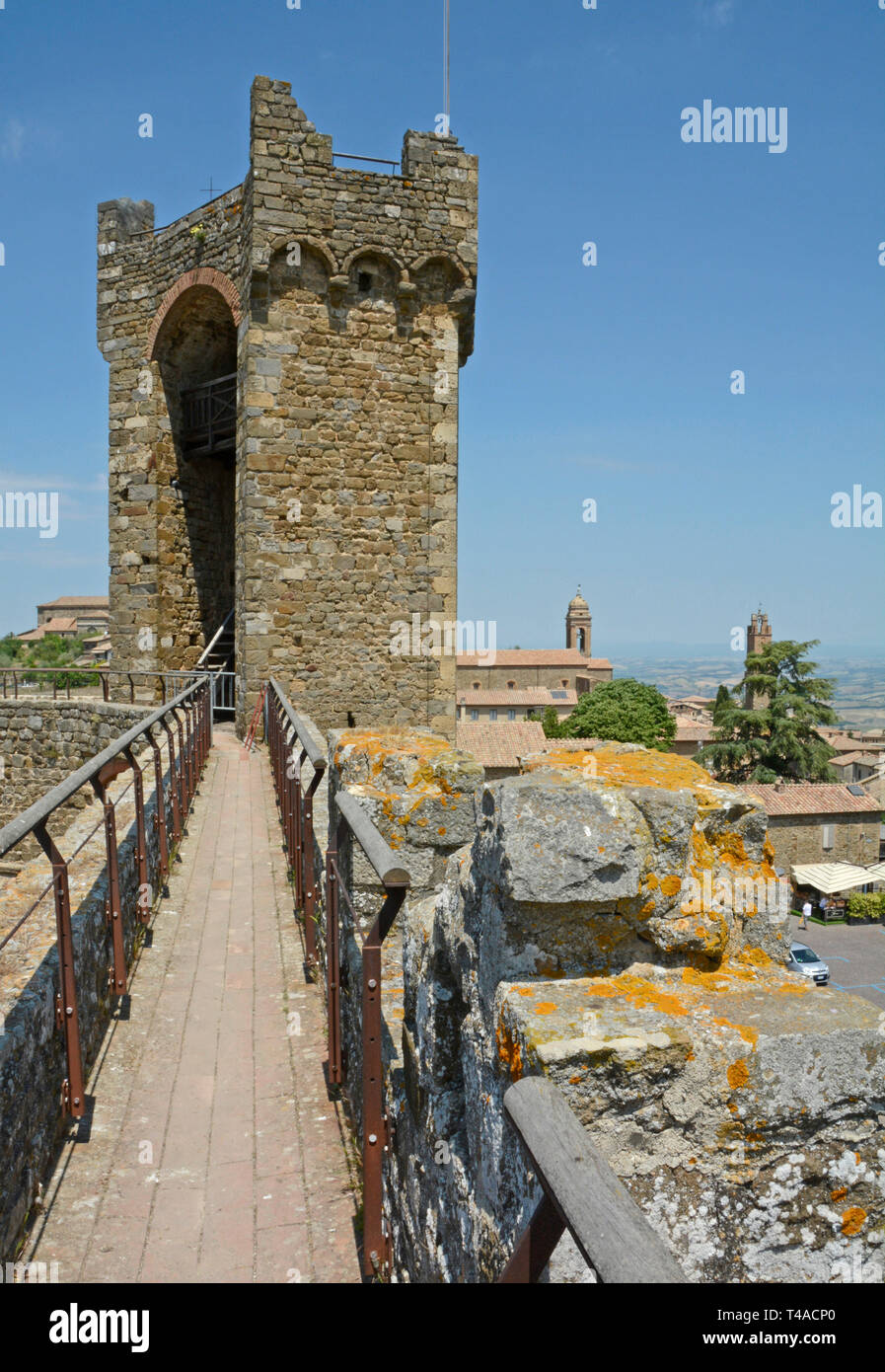 Walled castle hi-res stock photography and images - Alamy