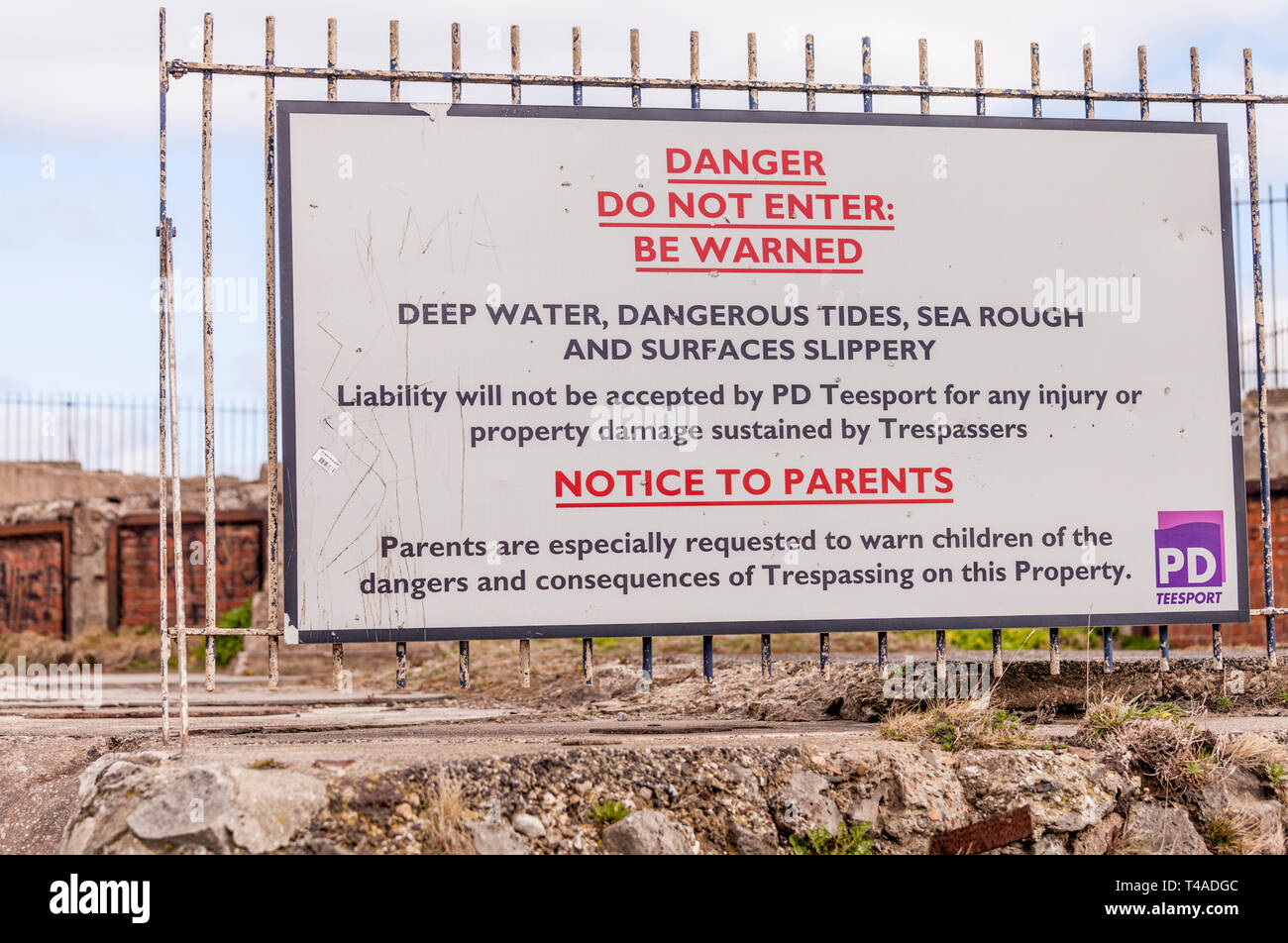 Unauthorised signage hi-res stock photography and images - Alamy