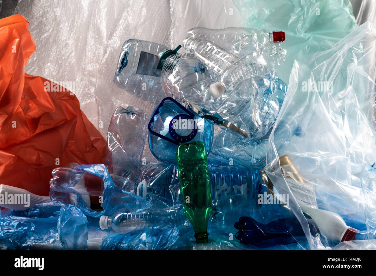 Plastic water bottles pile hi-res stock photography and images - Alamy