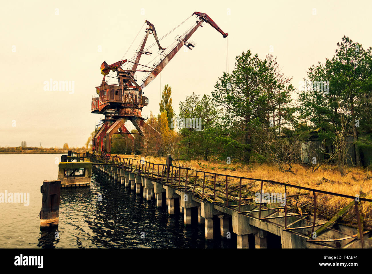 Abandoned cranes hi-res stock photography and images - Alamy