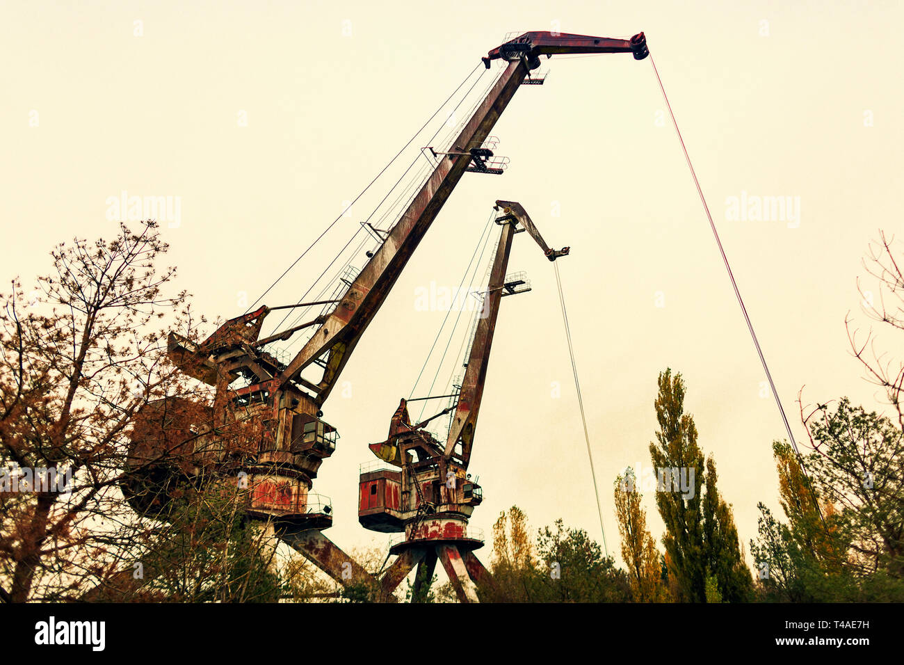 Abandoned cranes hi-res stock photography and images - Alamy
