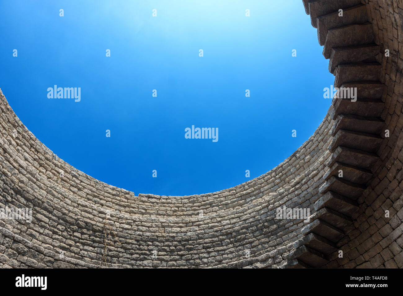 Circular architectural structure hi-res stock photography and images ...