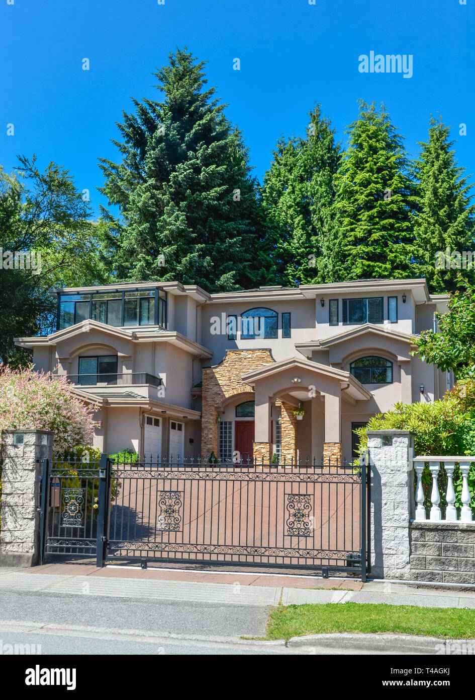 Double metal gate hi-res stock photography and images - Alamy