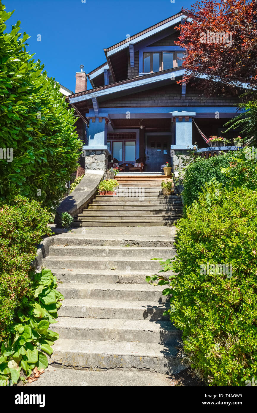 Stairway column hi-res stock photography and images - Alamy