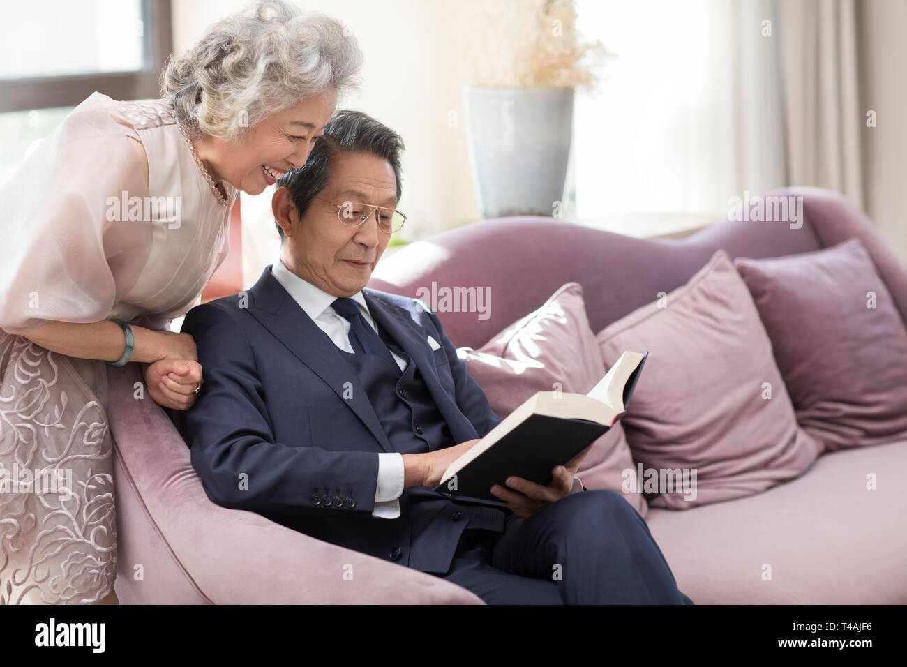 Noble house couple hi-res stock photography and images - Alamy