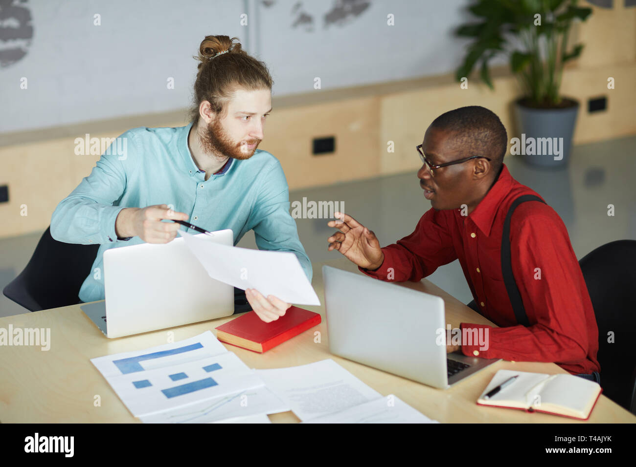 Two Entrepreneurs Planning Startup Stock Photo - Alamy