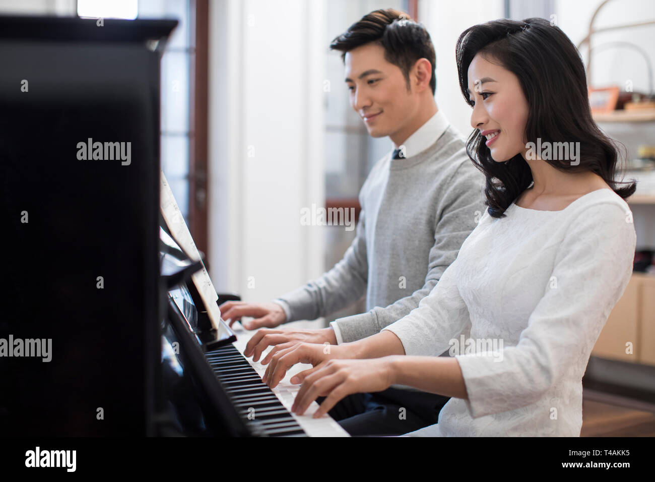 Piano couple hi-res stock photography and images - Alamy