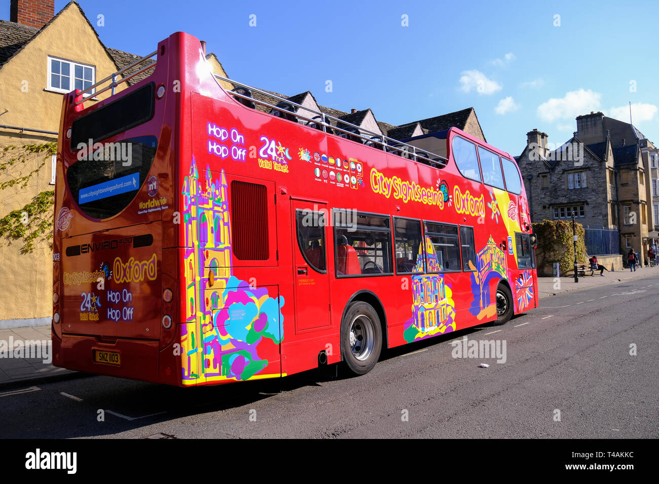 Sightseeing red bus in Oxford, UK Stock Photo - Alamy