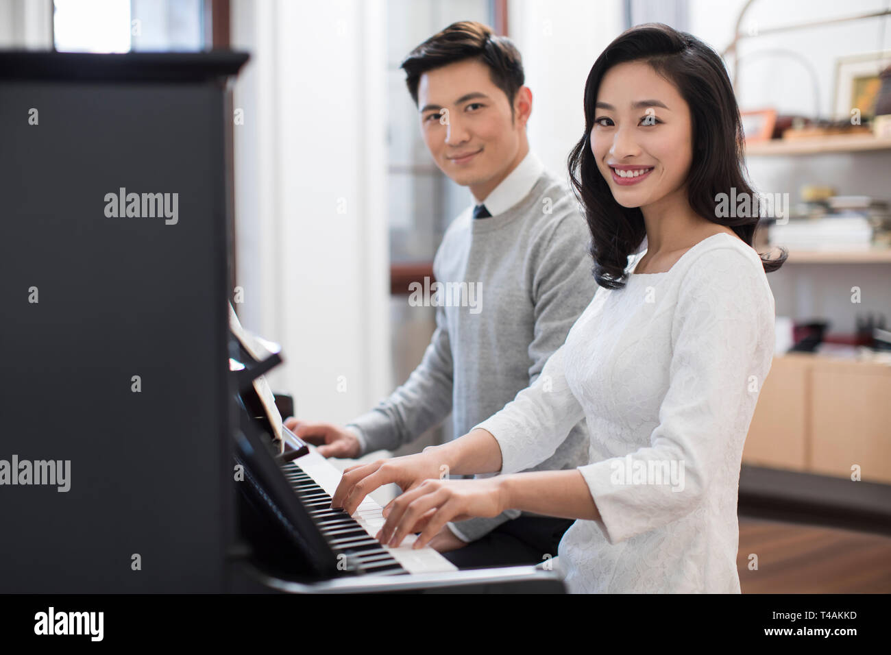 Piano couple hi-res stock photography and images - Alamy
