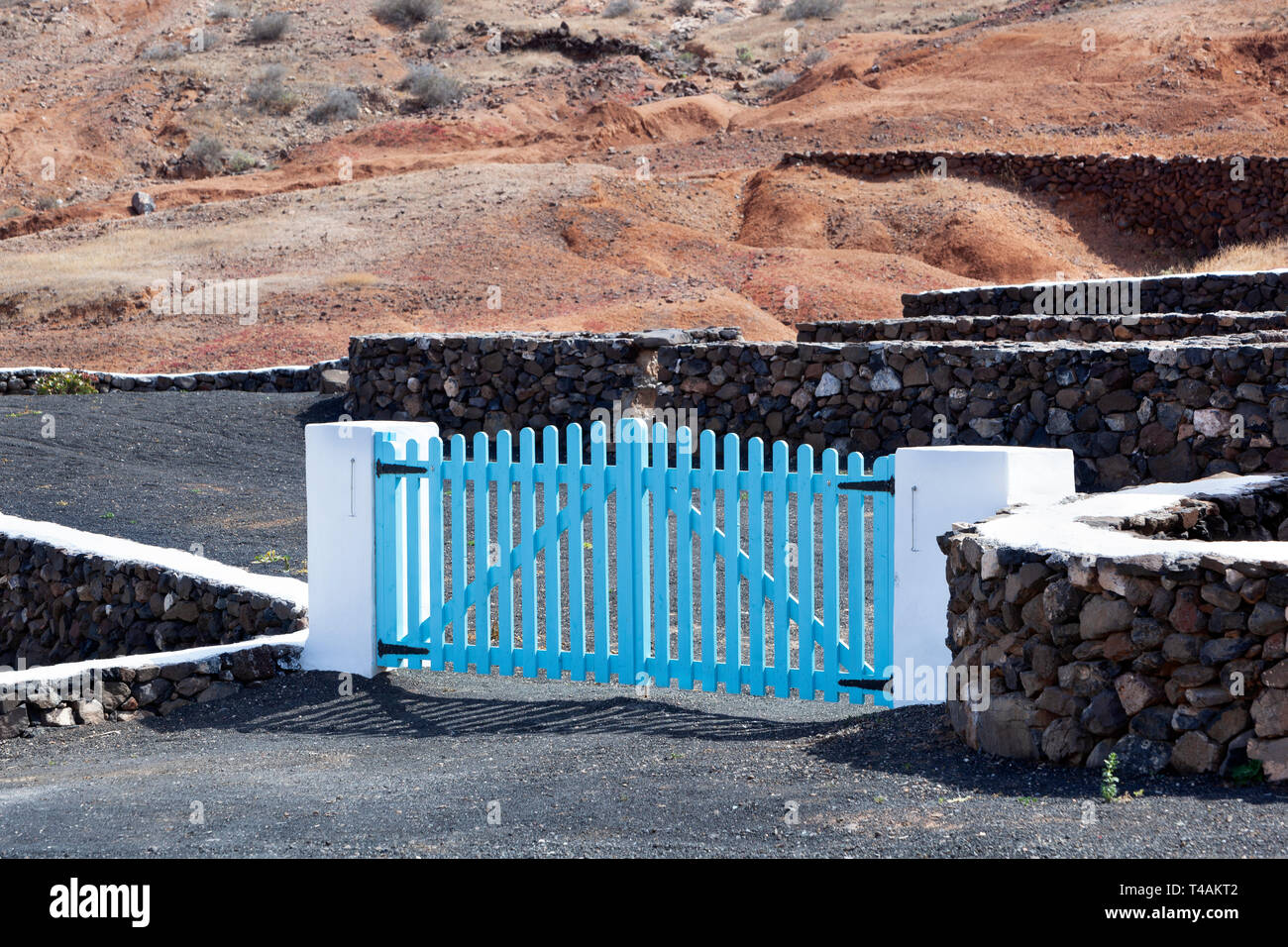Wicket gate hi-res stock photography and images - Alamy