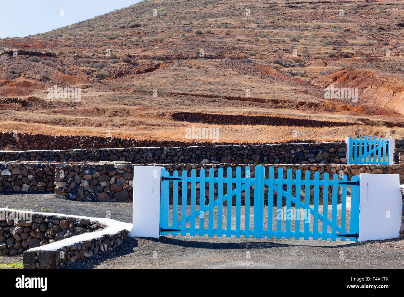 Wicket gate hi-res stock photography and images - Alamy