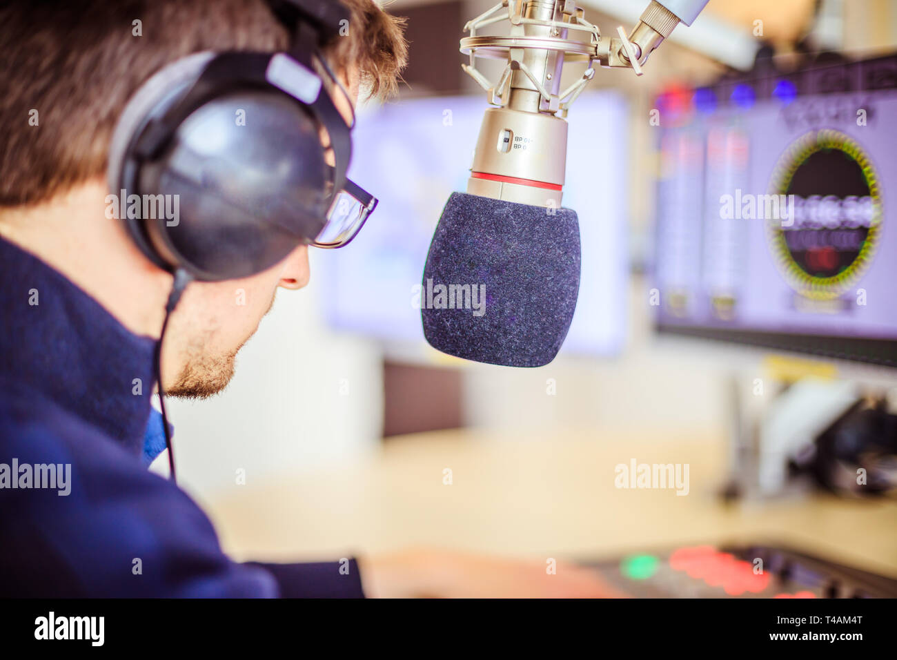 Morning radio man microphone hi-res stock photography and images - Alamy
