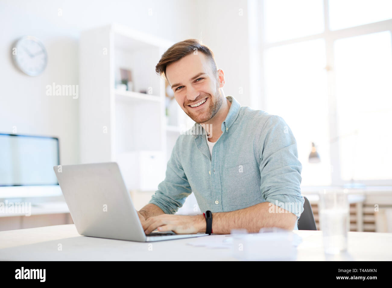 Young man managing business hi-res stock photography and images - Alamy