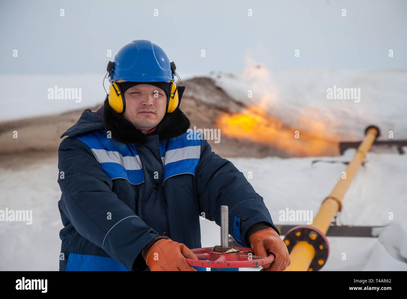 Oil gas industry wellhead flange hi-res stock photography and images ...