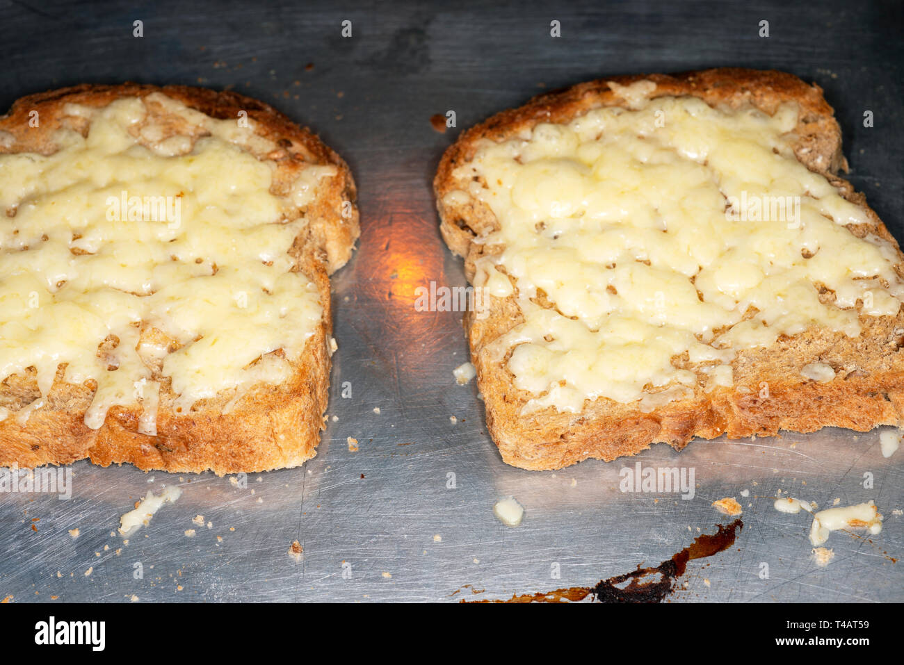 Toast under grill hi-res stock photography and images - Alamy