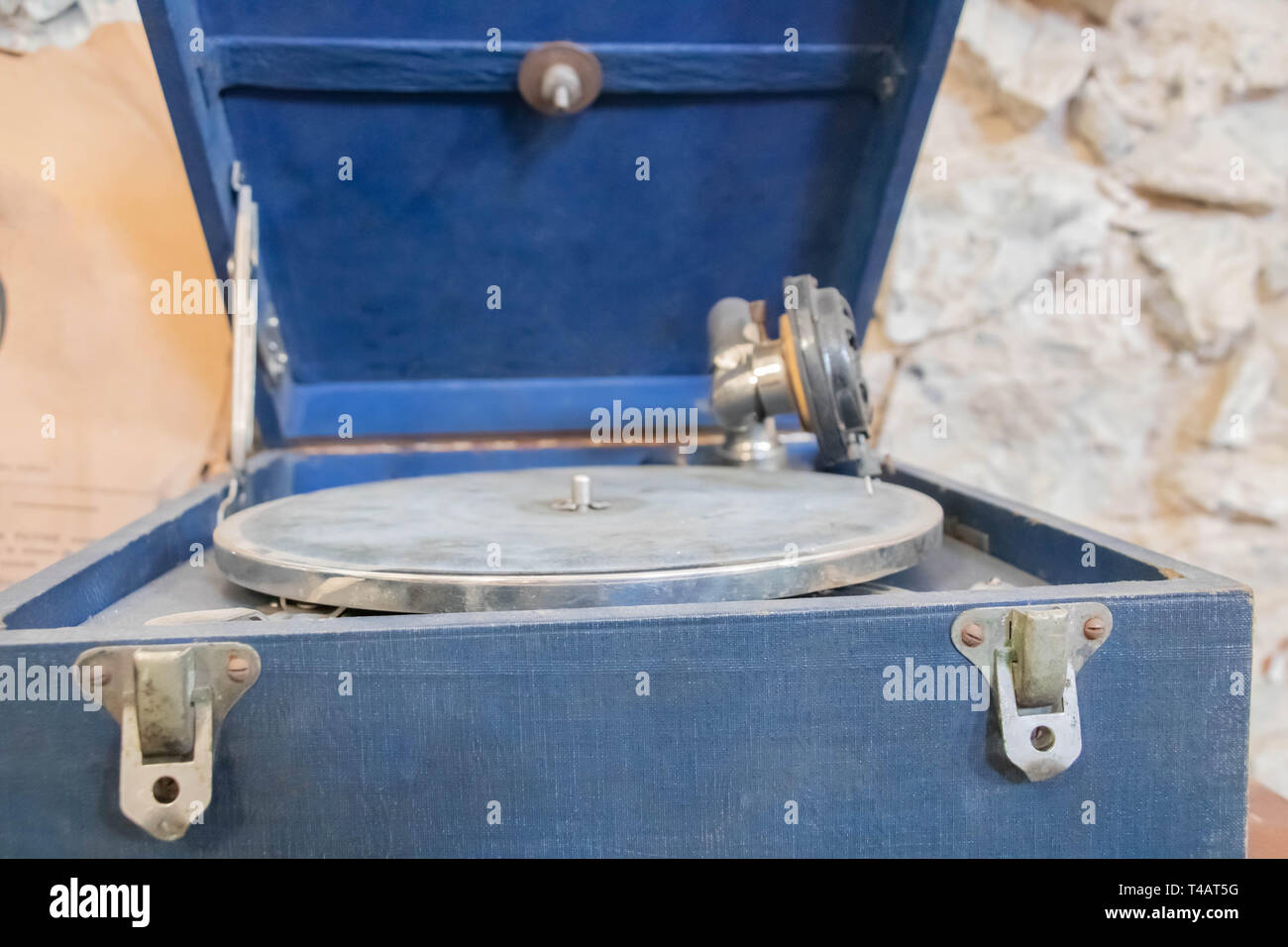 Vintage turntable 60s hi-res stock photography and images - Alamy