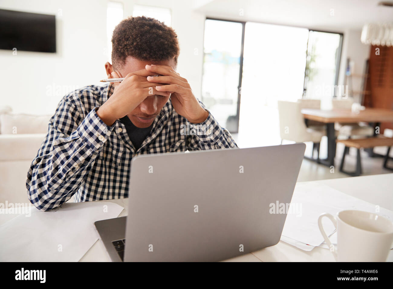 Sad teenager laptop hi-res stock photography and images - Alamy