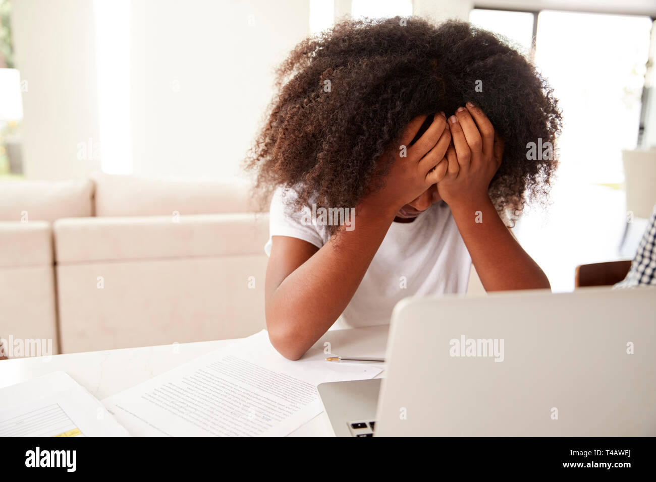 Depressed child computer hi-res stock photography and images - Alamy