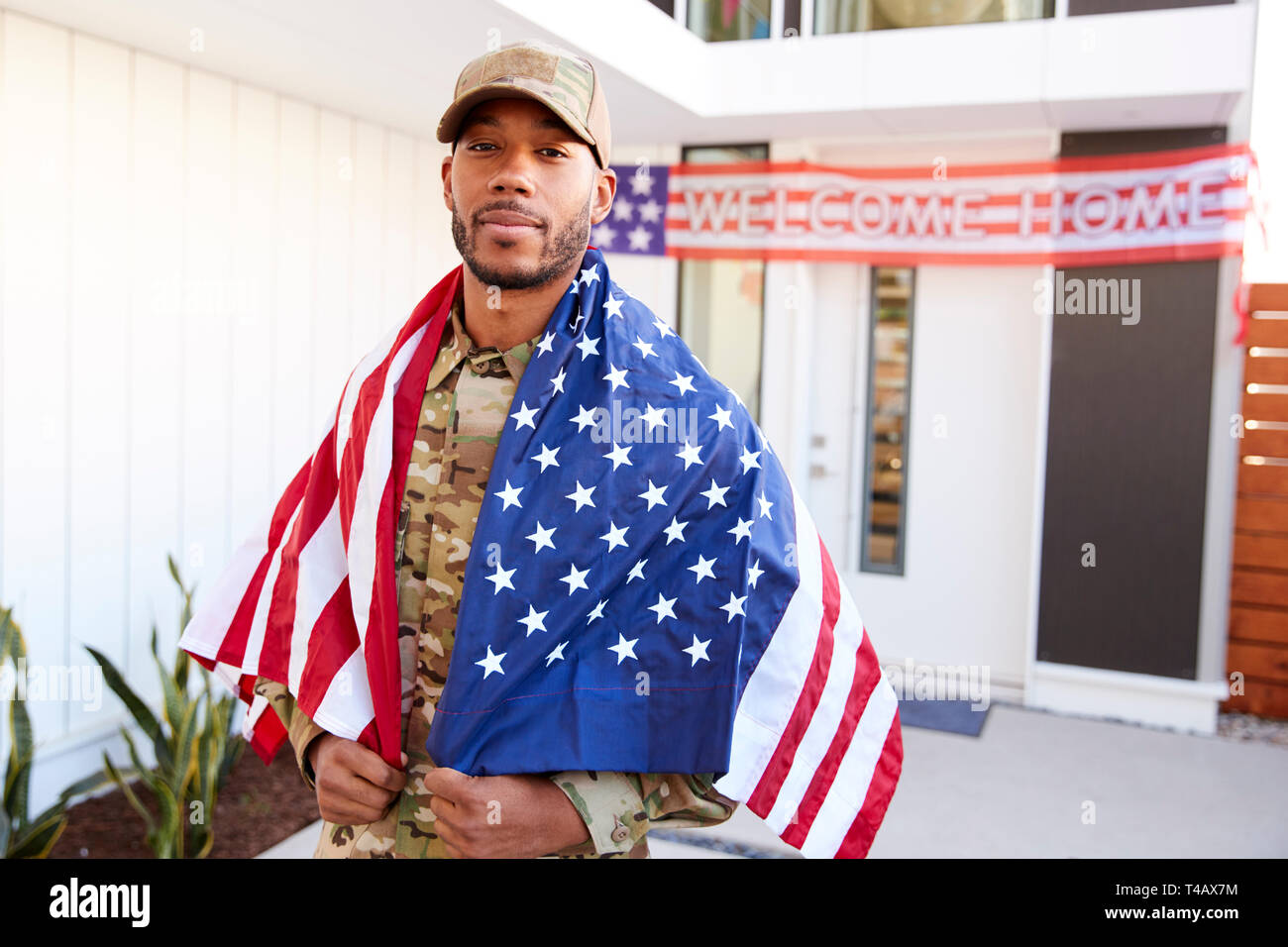 Looking up soldier hi-res stock photography and images - Alamy