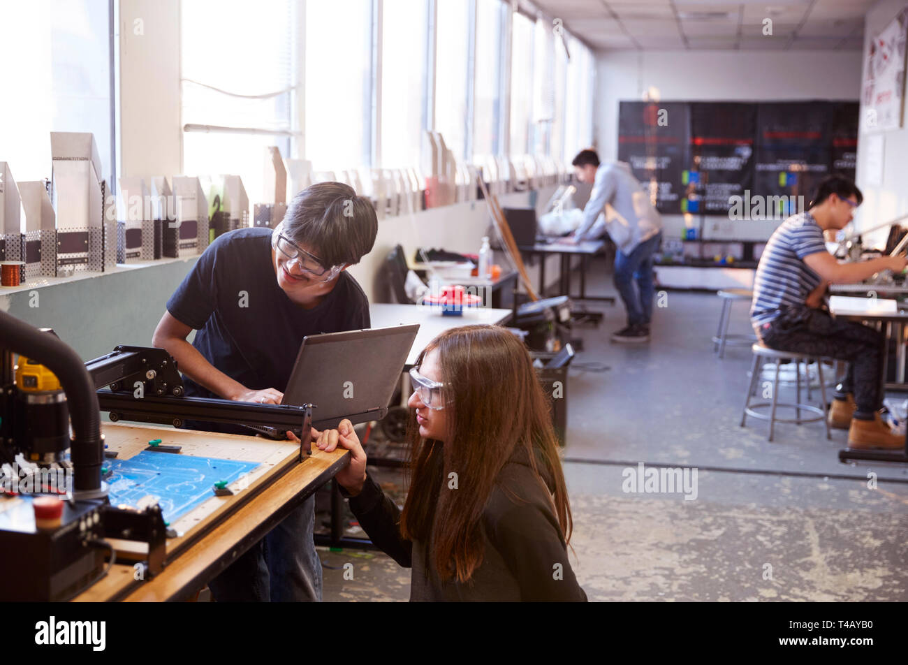 Engineering design computer hi-res stock photography and images - Alamy