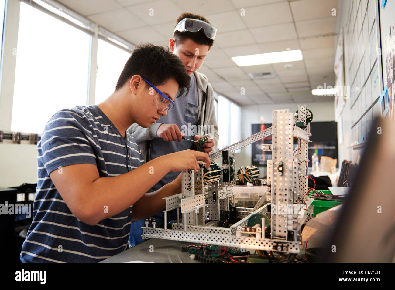 Teen students collaborating classroom hi-res stock photography and ...