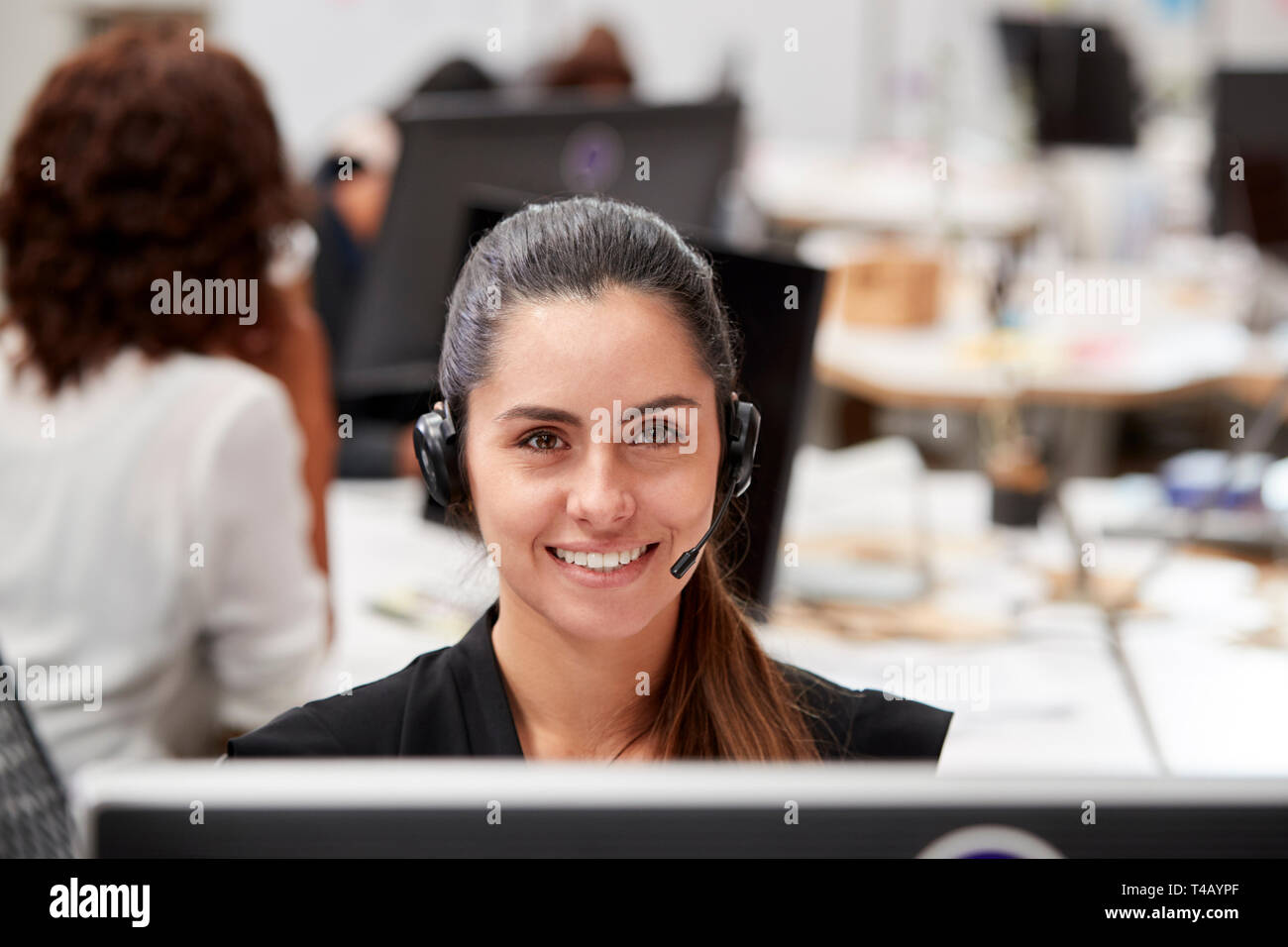 Working helpdesk help desk customer services hi-res stock photography and images - Alamy