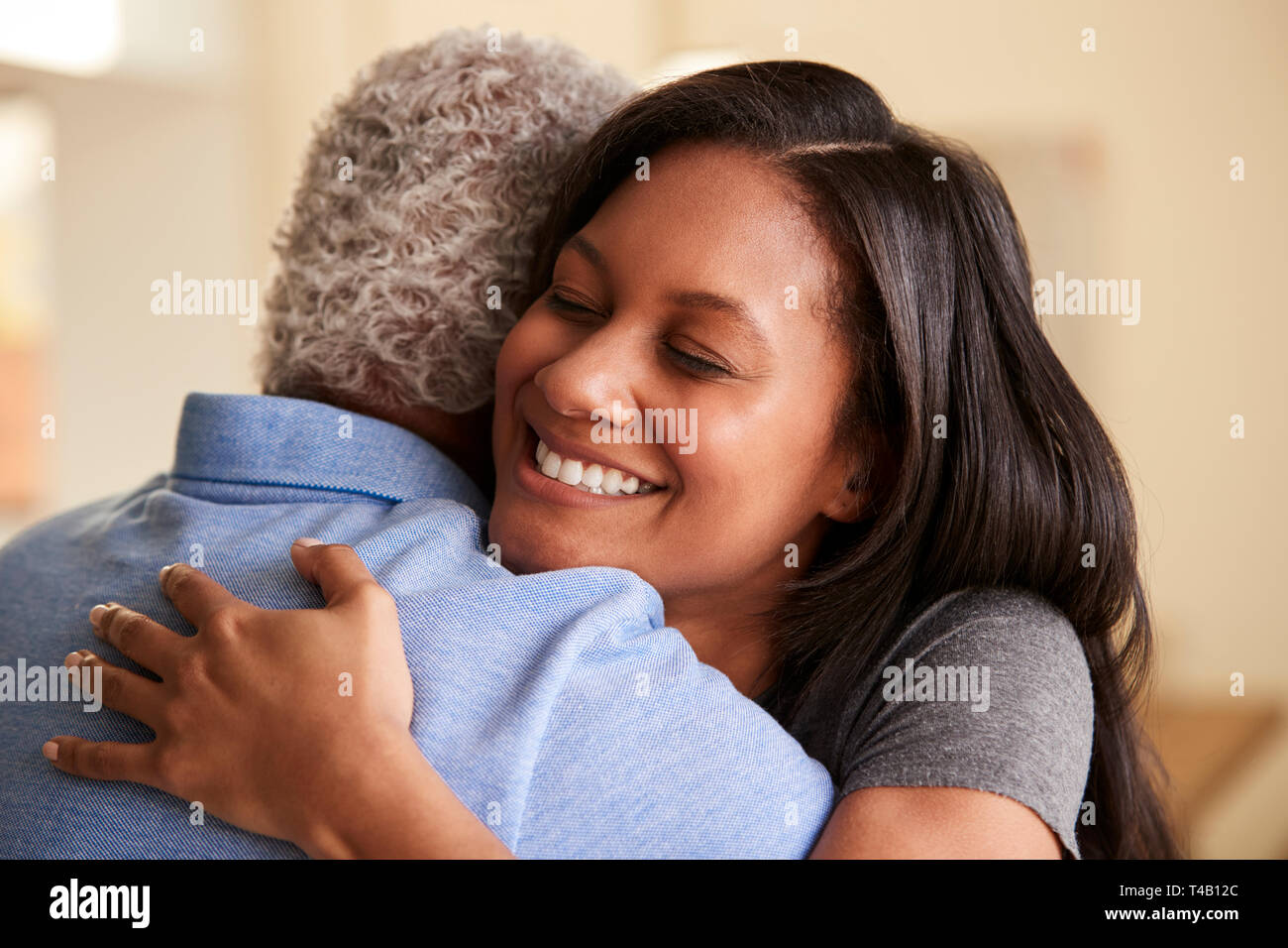 Shoulder hug men hi-res stock photography and images - Alamy