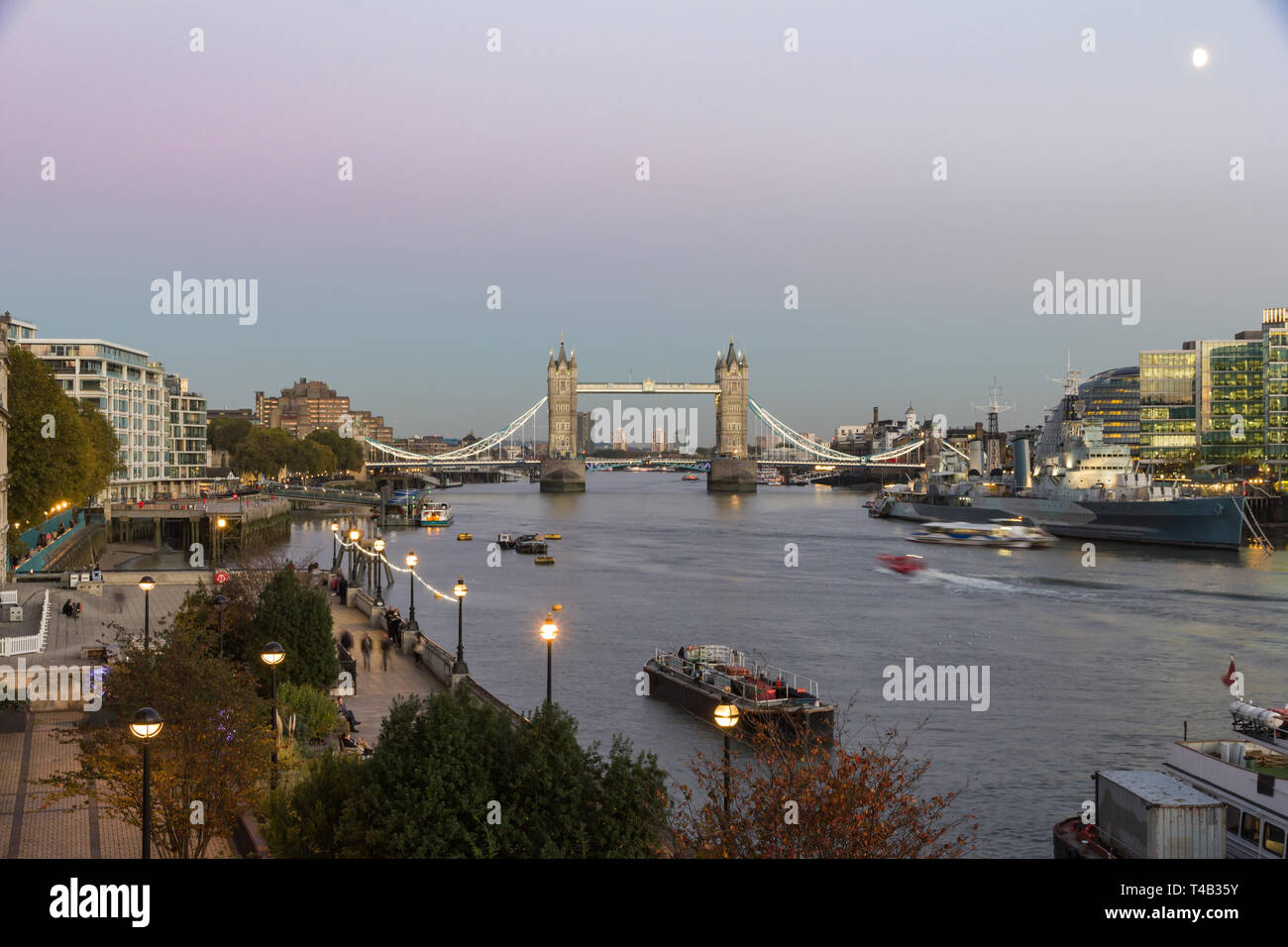 Thames embankments hi-res stock photography and images - Alamy