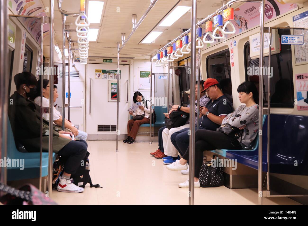 Mrt taipei taiwan hi-res stock photography and images - Alamy