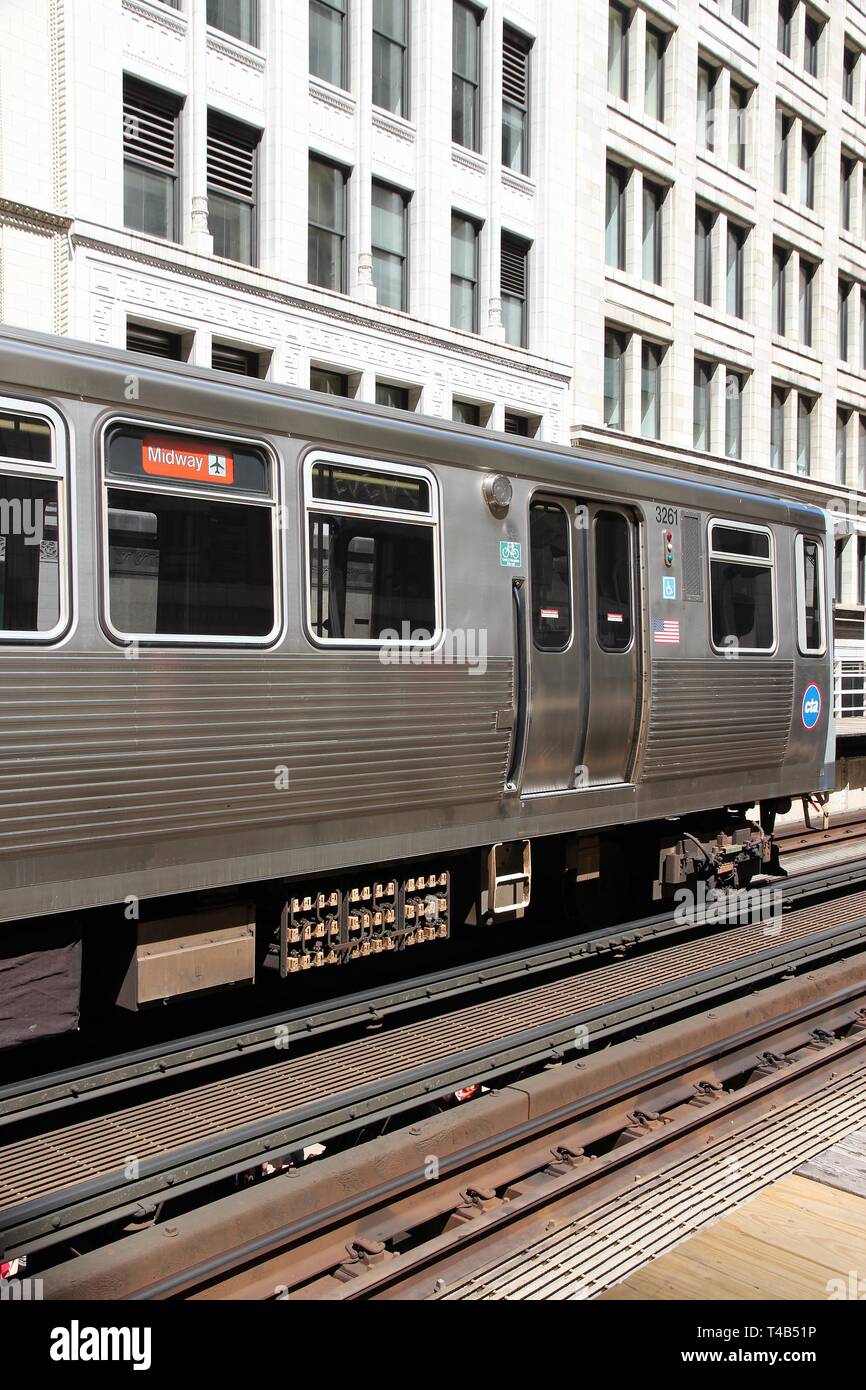 CHICAGO, USA - JUNE 28, 2013: Chicago's elevated train. El train system ...