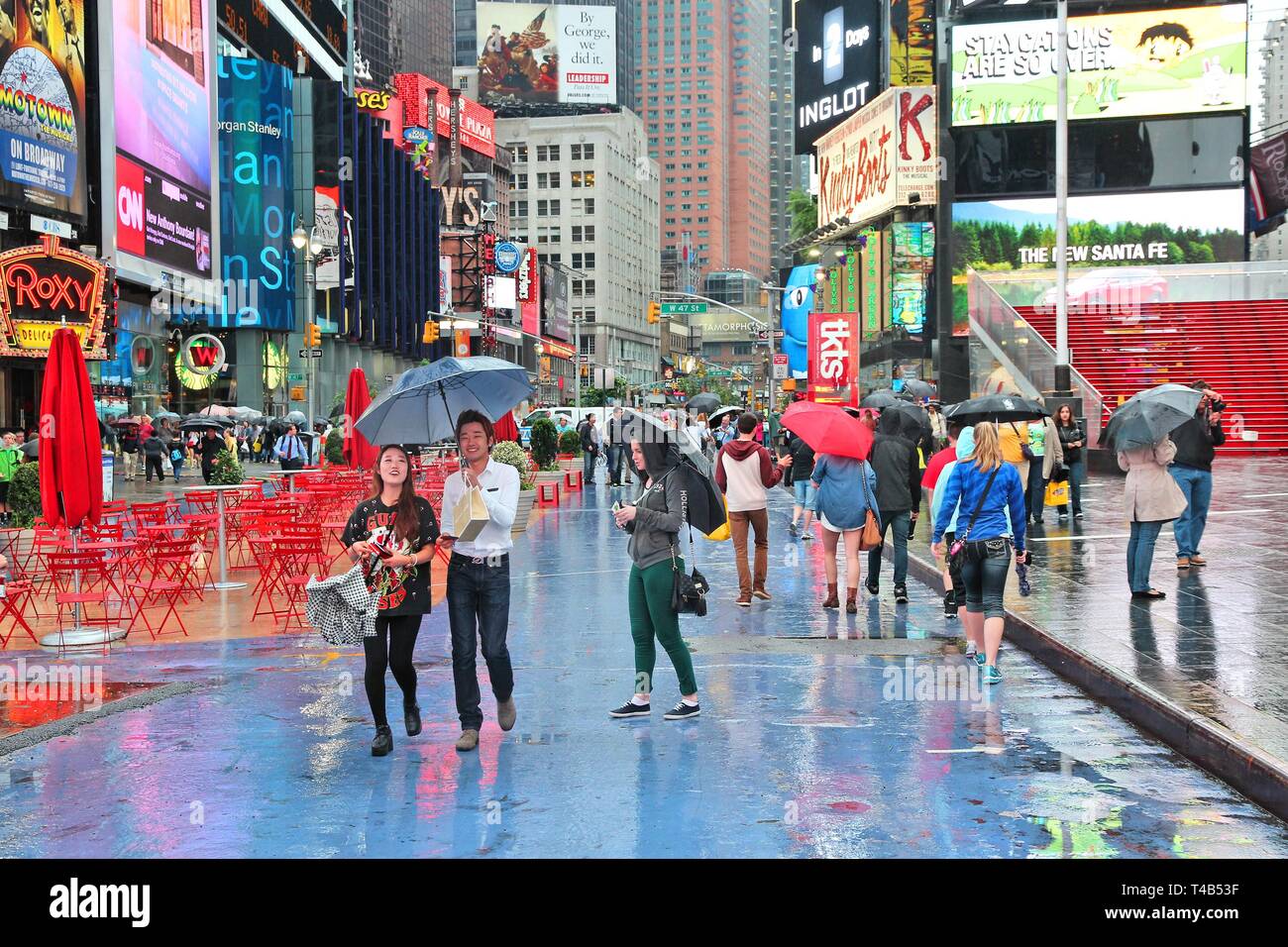 Tkts times square broadway new york city hi-res stock photography and ...