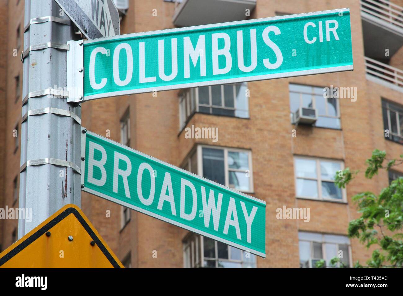 Broadway intersection hi-res stock photography and images - Alamy