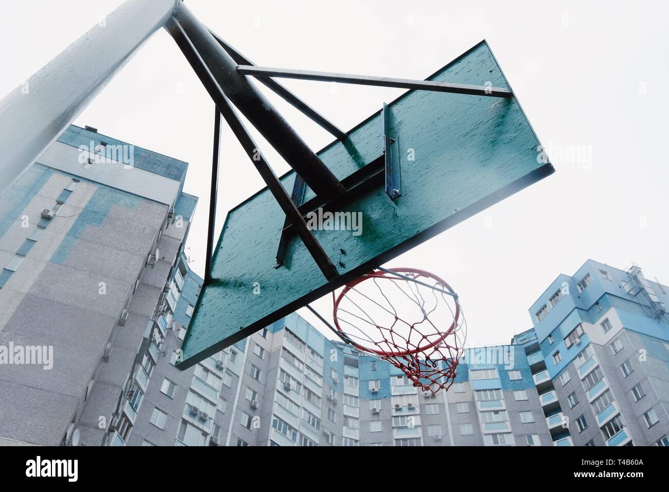 Backyard basketball hoop hi-res stock photography and images - Alamy