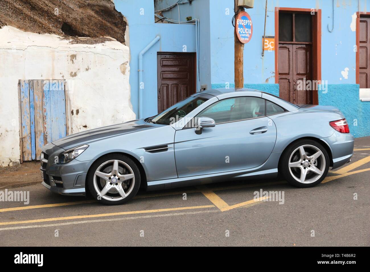 Parking offence hi-res stock photography and images - Alamy