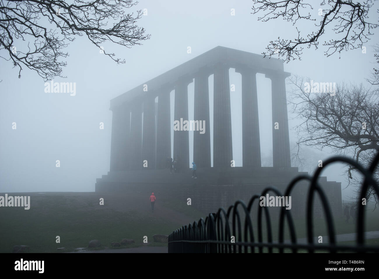 Edinburgh tourists grass hi-res stock photography and images - Alamy