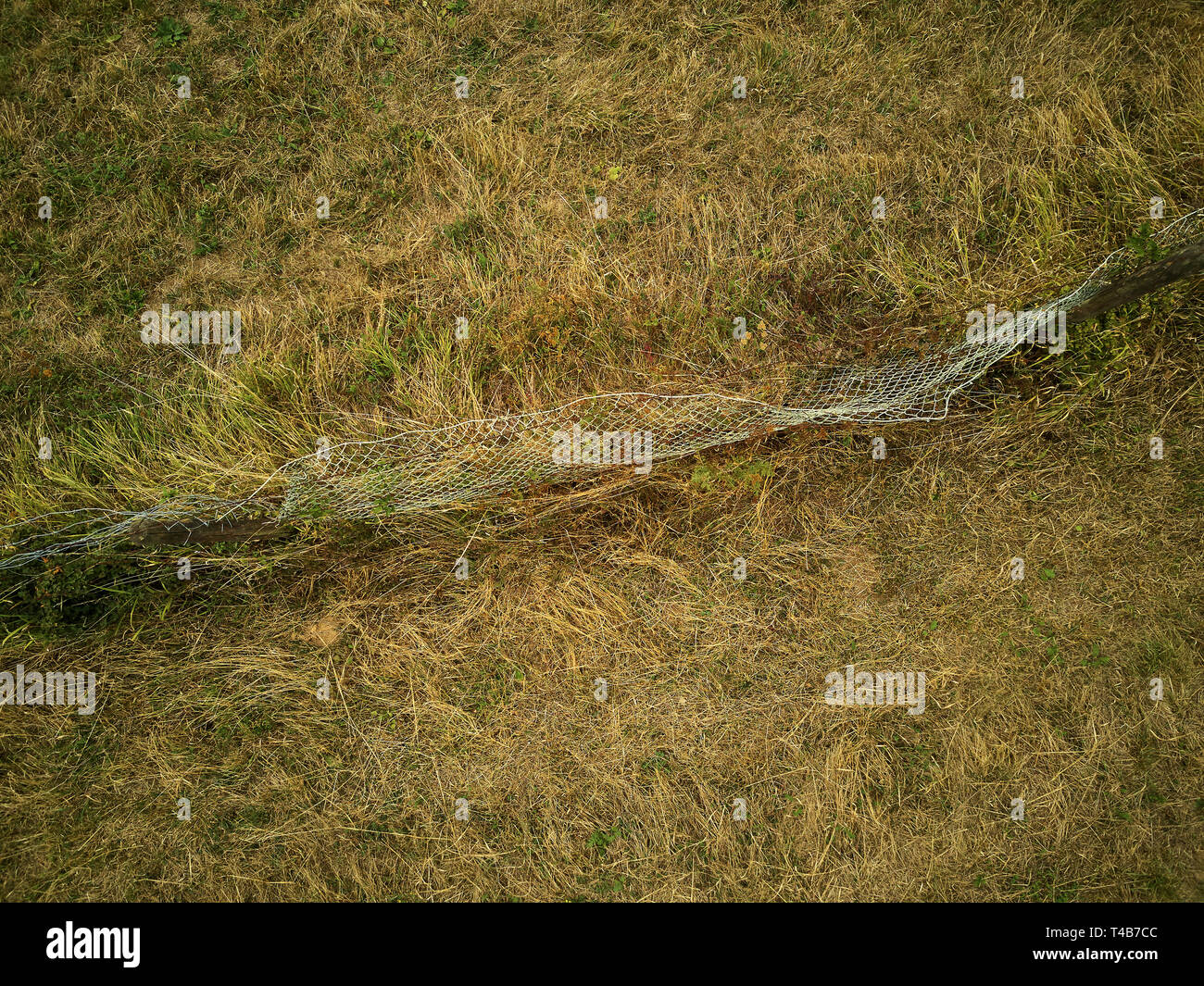 Mesh fence field hi-res stock photography and images - Alamy
