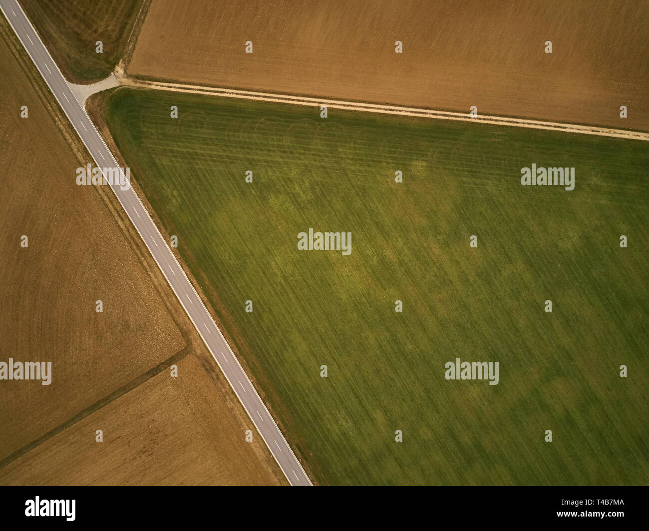 Dirt road intersection hi-res stock photography and images - Alamy