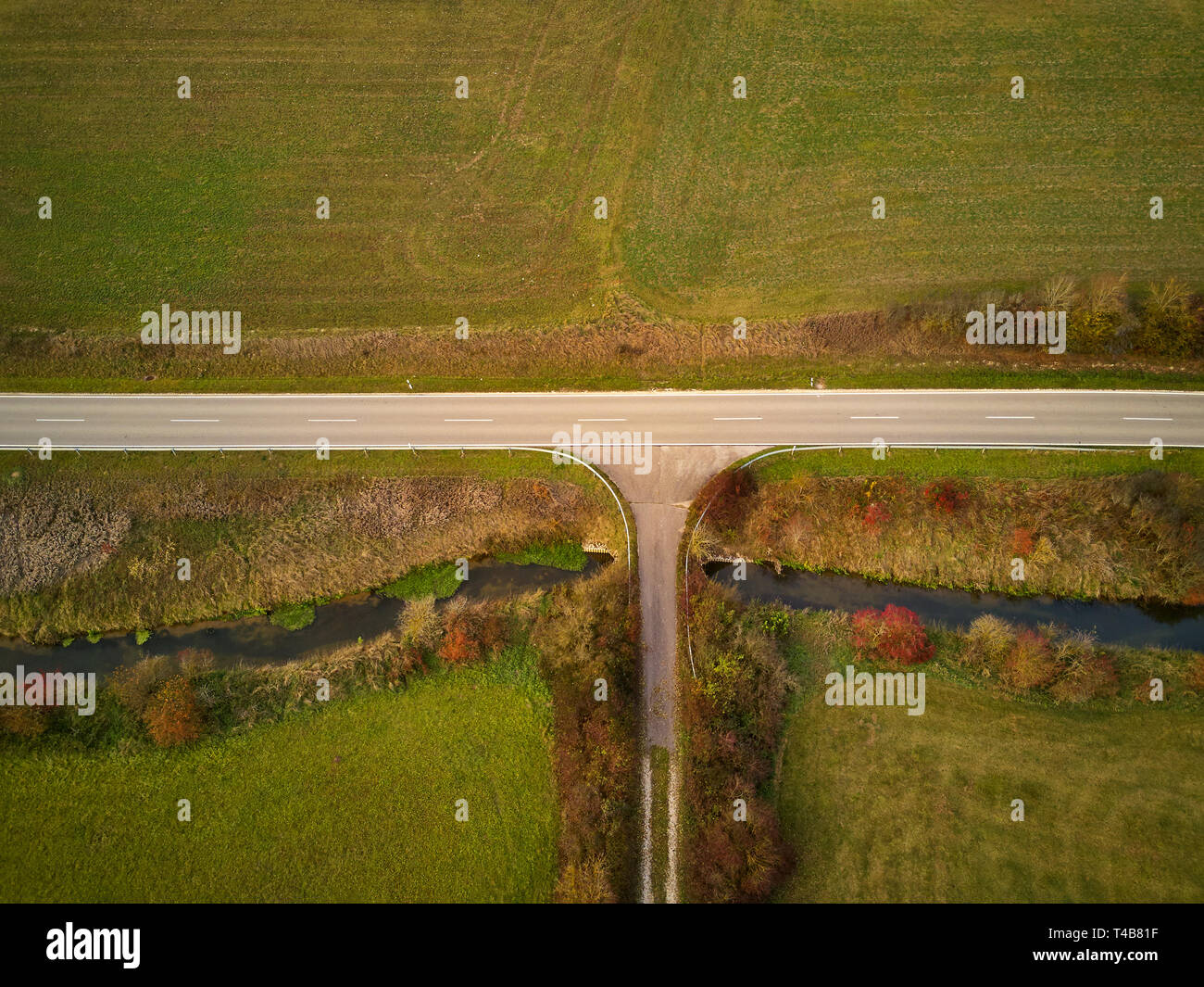 T junction hi-res stock photography and images - Alamy