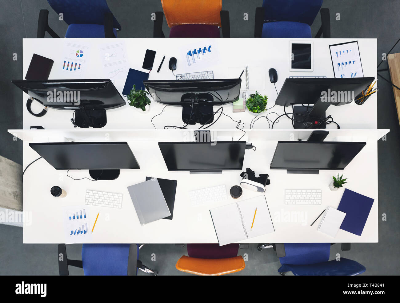 Coworking desktop hi-res stock photography and images - Alamy