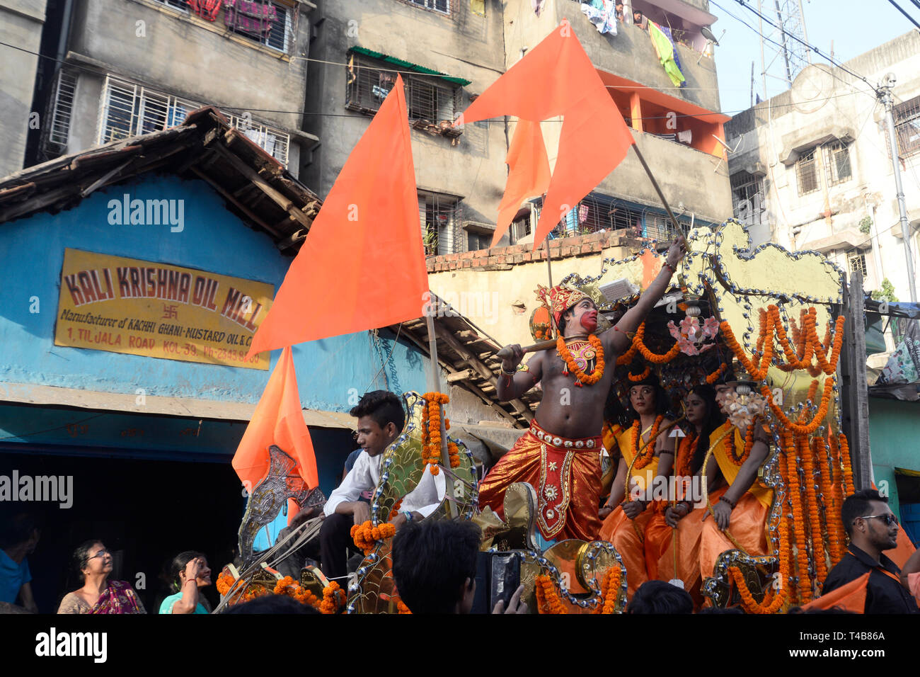 Kolkata, India. 14th Apr, 2019. Hindu people in Lord Ram, Laxman, Sita ...
