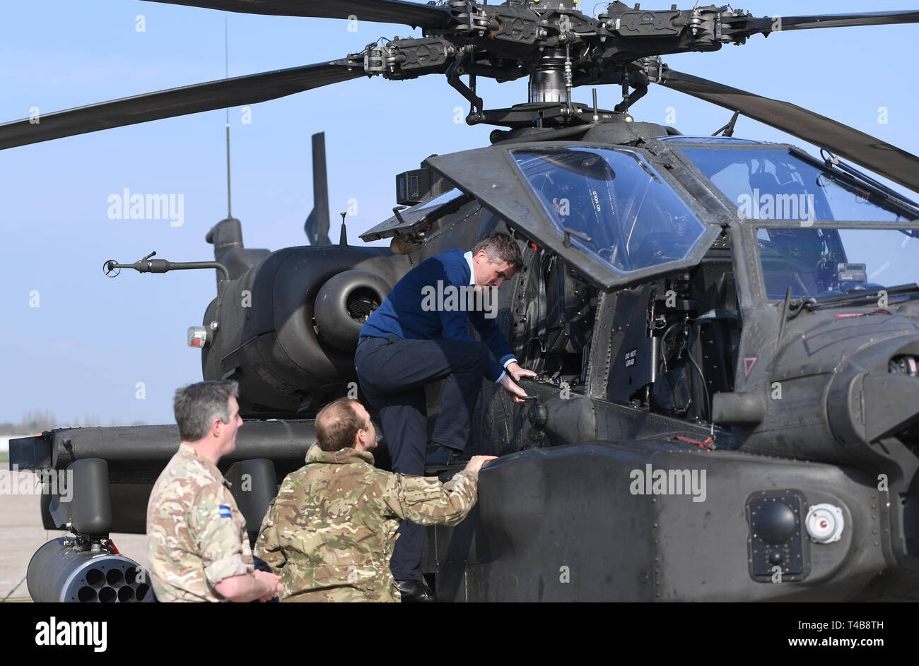 Apache helicopter cockpit hi-res stock photography and images - Alamy