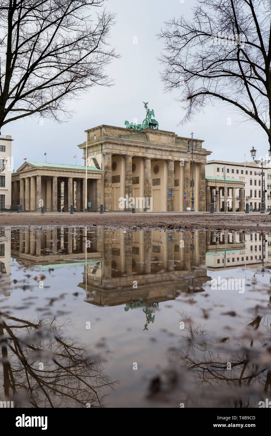 Famous neoclassical Brandenburg Gate (Brandenburger Tor) in Berlin ...