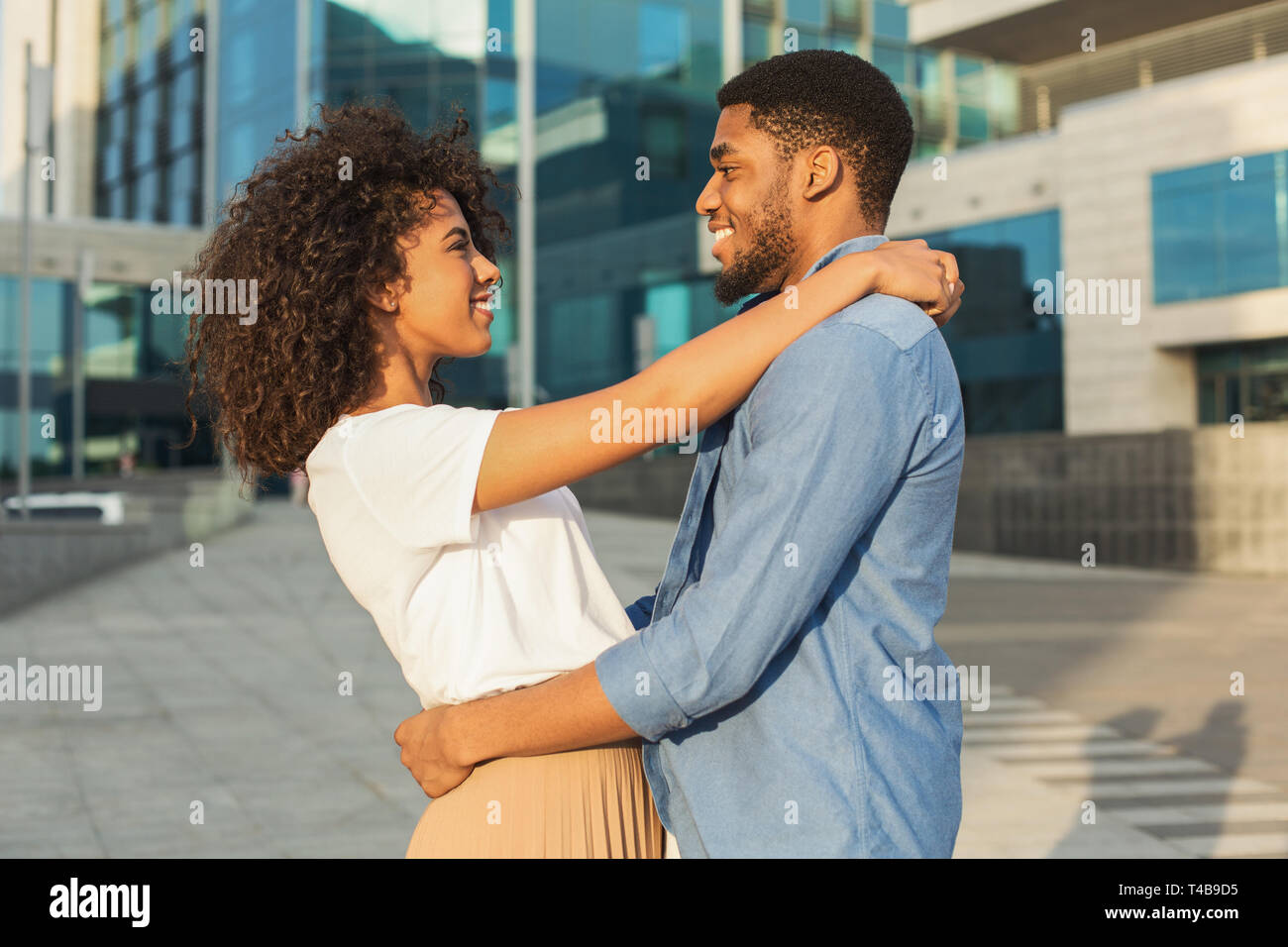 Side view attractive couple hugging hi-res stock photography and images ...