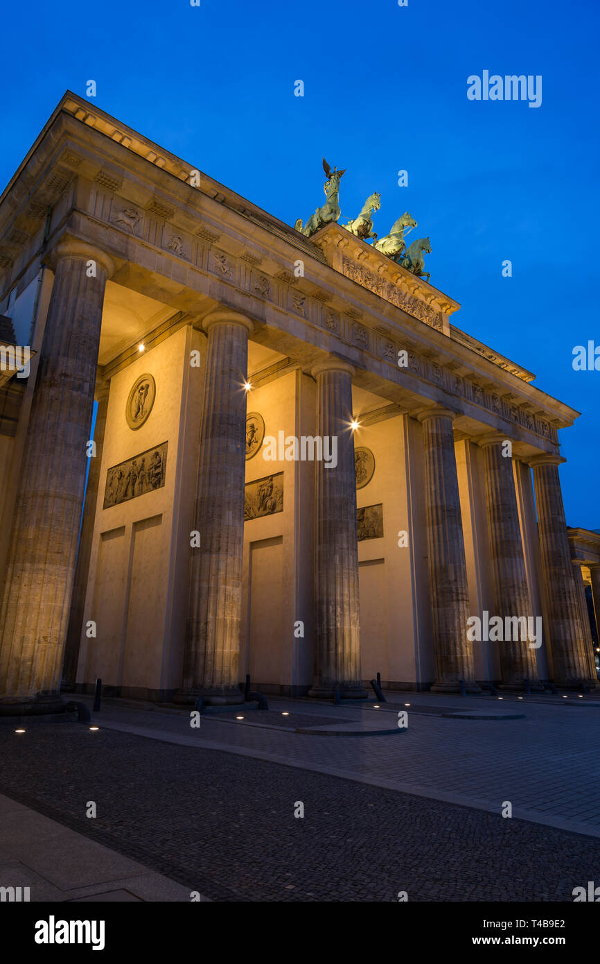 Famous illuminated neoclassical Brandenburg Gate (Brandenburger Tor) in ...