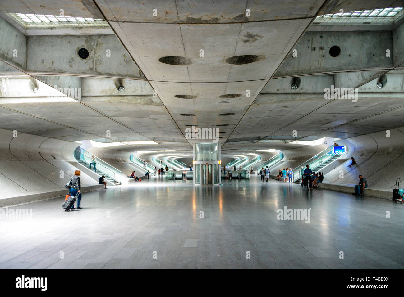 Bahnhof Estaco do Oriente, Lissabon, Portugal Stock Photo - Alamy