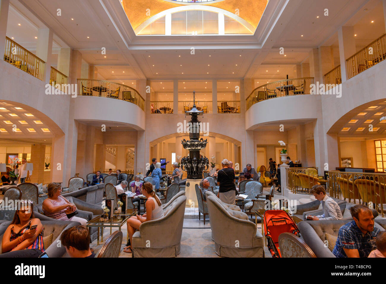 Adlon hotel entrance hi-res stock photography and images - Alamy