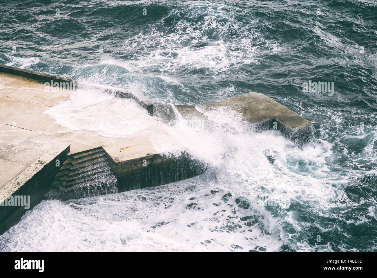 Water splash copy space wave hi-res stock photography and images - Alamy