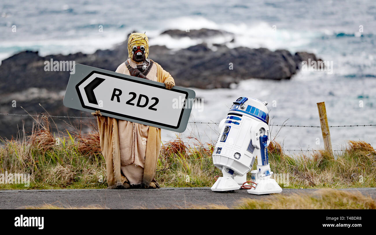 Adrian Hanna dressed as a Tusken Raider poses with an R2D2 replica ...