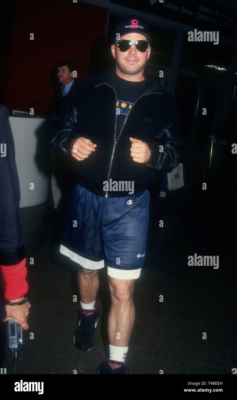 Los Angeles, California, USA 22nd March 1994 Singer Garth Brooks at LAX ...