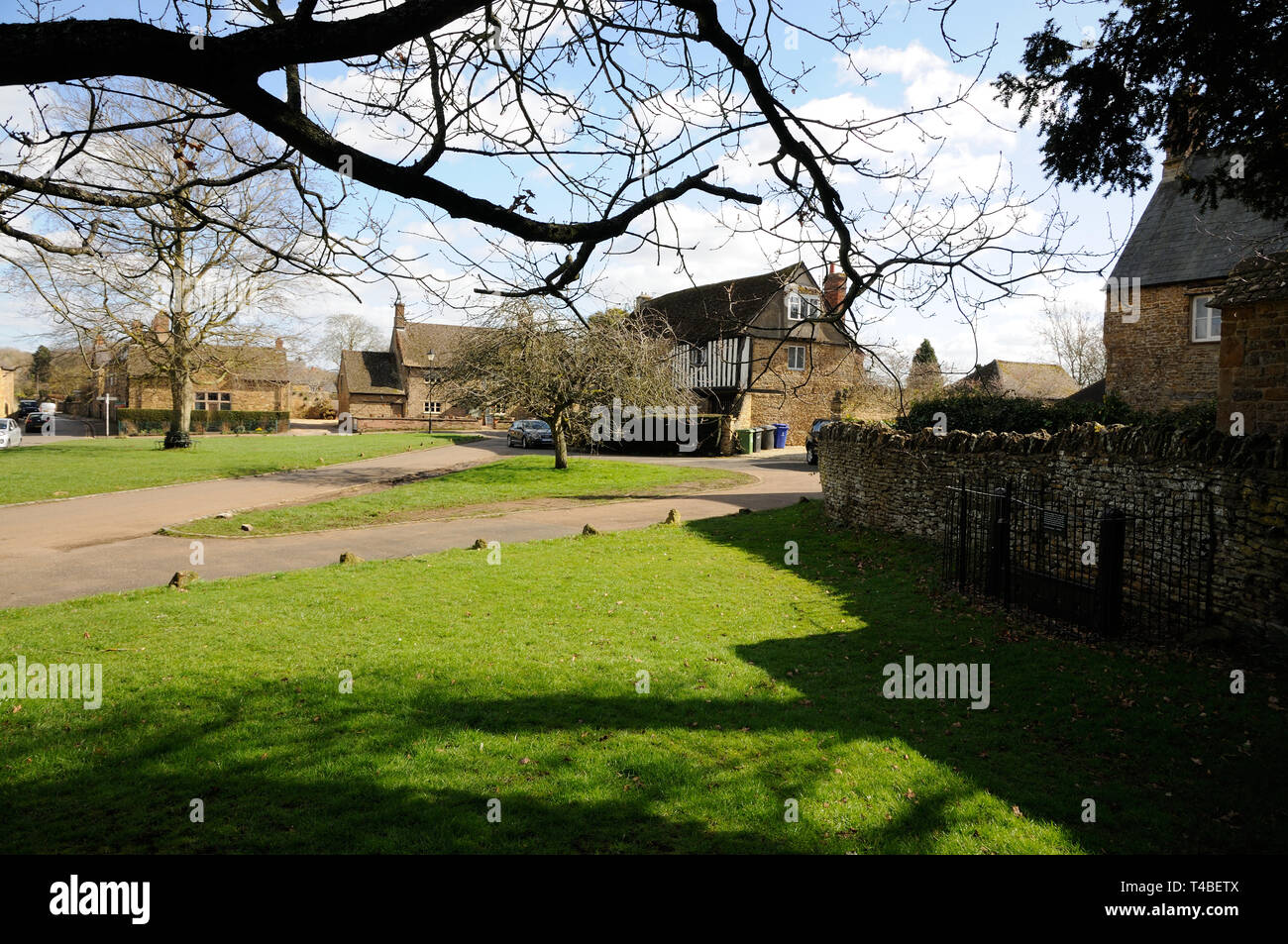 ViewThe Square, King's Sutton. Northamptonshire Stock Photo - Alamy